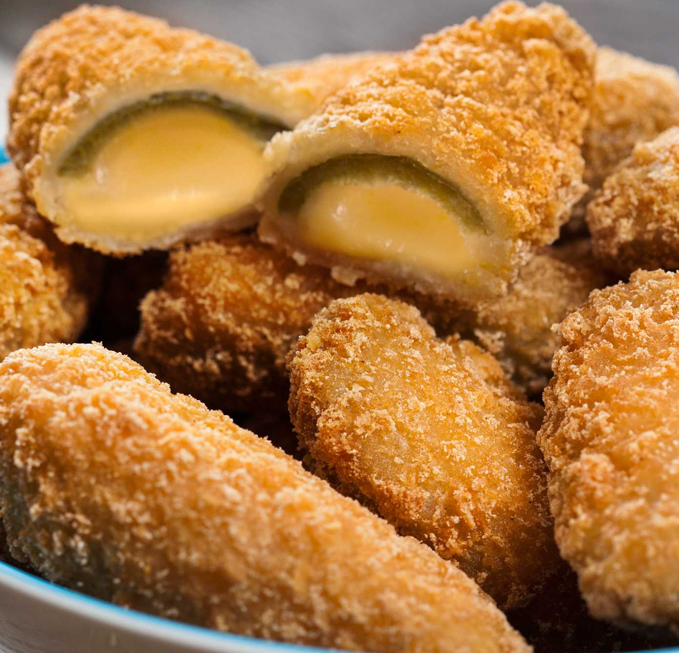 Salud Hot Cheddar Cheese Pepper - Fort Deli